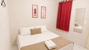 Quarto Duplo ou Twin Standard | Minibar, cortinas/cortinados opacos, ferro/tábua de engomar