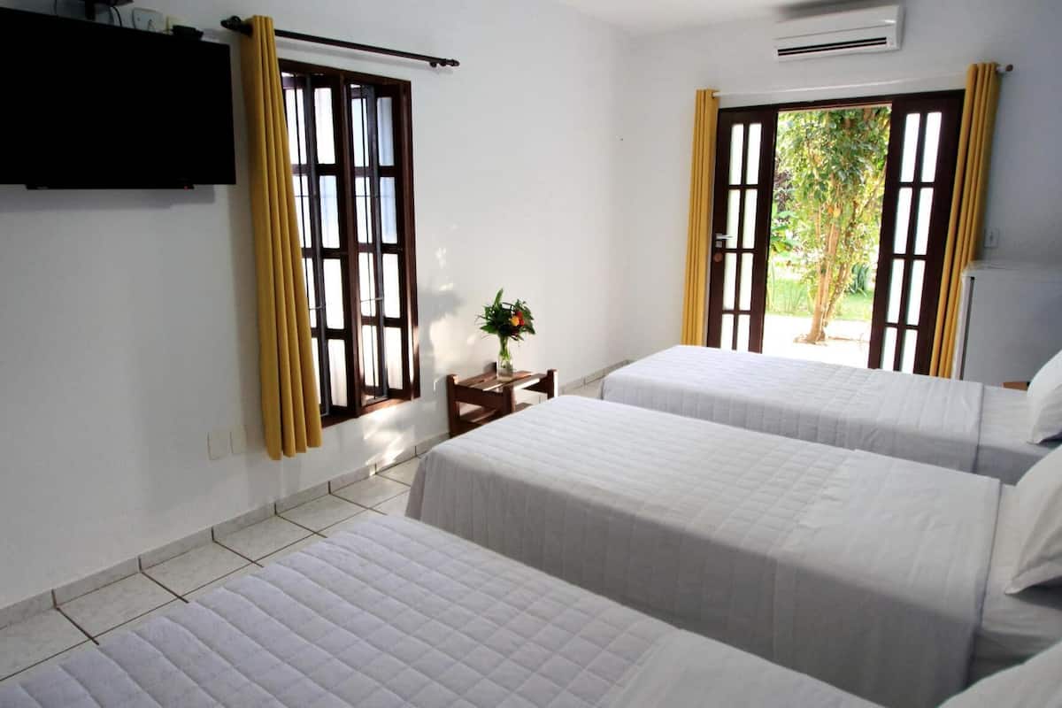 1 quarto, frigobar, cortinas blackout, ferros/tábuas de passar roupa