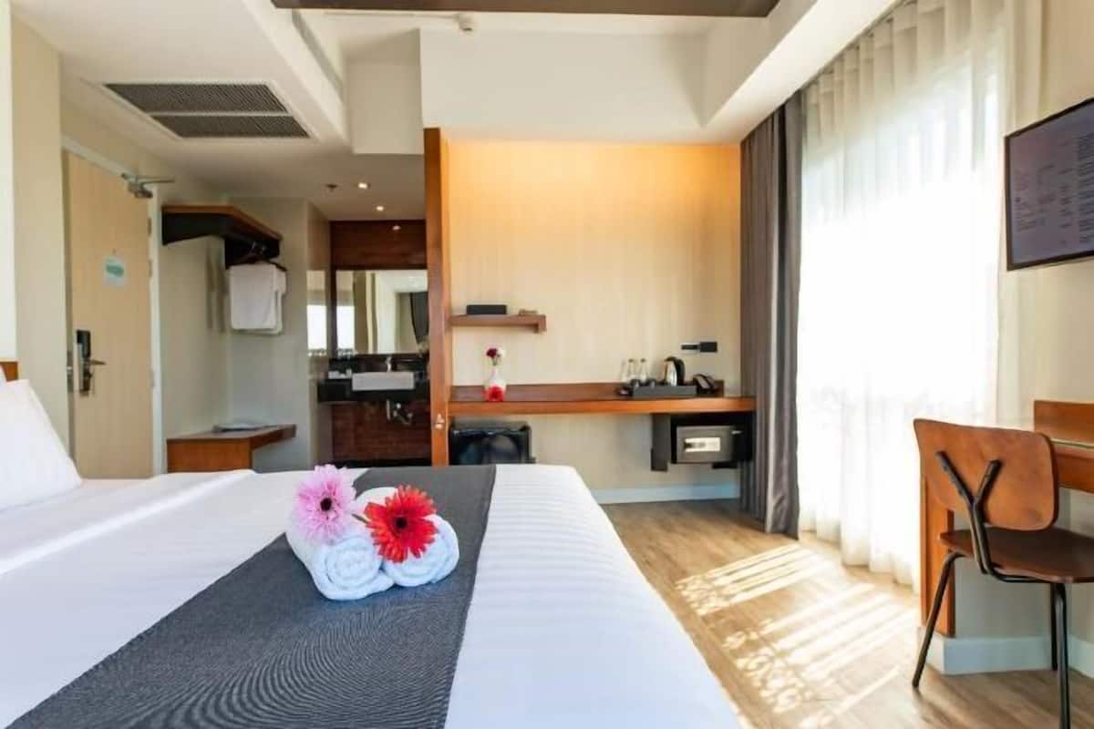 Frigobar, cofres nos quartos, cortinas blackout, Wi-Fi de cortesia