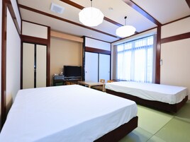 Quarto em estilo japonês, não fumadores (10 Tatami Mats w/bathroom,Toilet,102) | Cofre no quarto, secretária, cortinas/cortinados opacos, Wi-fi grátis 