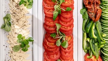 Pequeno-almoço tipo buffet diário mediante uma taxa