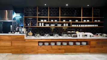 Café da manhã com buffet todos os dias (MXN 290.00 por pessoa)