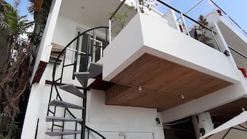 Quarto casal luxo, vista para a praia, de frente para a praia | Vista da sacada