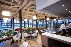 Pequenos-almoços servidos, cozinha local e internacional 