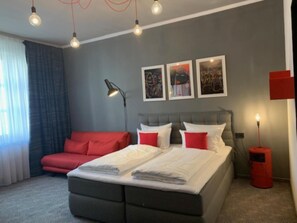 Roupa de alta qualidade, cofre no quarto, com decoração personalizada 