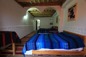 Quarto família, vista para o jardim | Cortinas blackout, berços grátis, Wi-Fi de cortesia