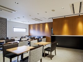 Café da manhã com buffet todos os dias mediante uma taxa