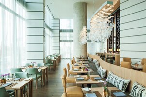 2 restaurantes: servem pequenos-almoços, almoços e jantares