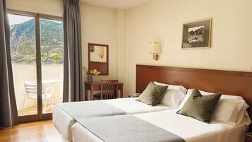 Quarto Triplo, vista para a montanha | Wi-fi grátis, roupa de cama fornecida