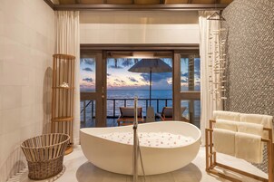 Private Water Villa | Vista para praia/oceano