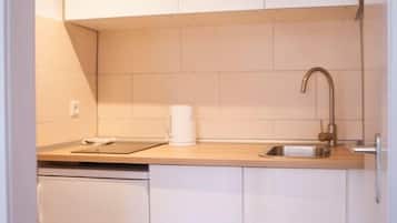 Estúdio, 1 quarto, cozinha americana | Cozinha americana privada | Máquina de café expresso, cafeteira/chaleira, cooktop, chaleira elétrica