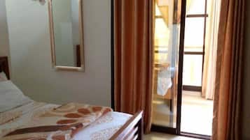 Estúdio | Roupas de cama premium, escrivaninha, cortinas blackout