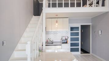 Duplex família, 2 quartos (18 PY) | Individualmente decorados, espaço de trabalho para notebook