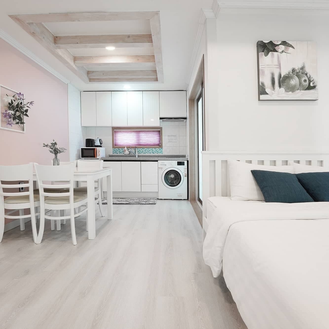 Duplex família, 2 quartos, vista para o oceano (22 PY) | Individualmente decorados, espaço de trabalho para notebook