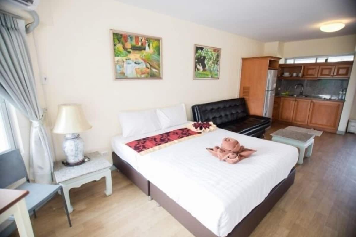 Escrivaninha, quartos à prova de som, Wi-Fi, roupa de cama