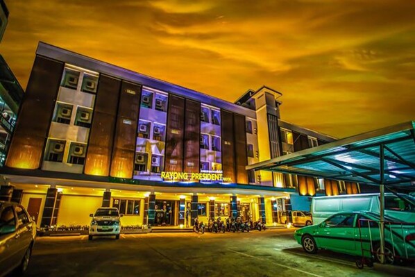 Klaang Muang Hotel Rayong in Rayong: Find Hotel Reviews, Rooms, and ...