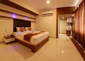 Escrivaninha, ferros/tábuas de passar roupa