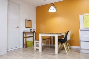 Yolo 1 or 2 | Roupas de cama premium, Wi-Fi de cortesia