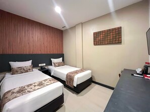 Quarto Económico | Cortinas/cortinados opacos, Wi-fi grátis, roupa de cama fornecida