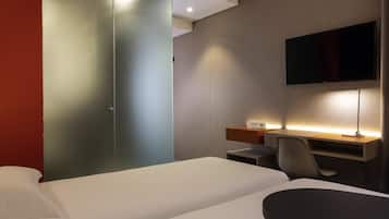 Quarto Standard, 2 camas individuais | Cofre no quarto, secretária, quartos insonorizados