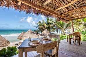 2 restaurantes: servem pequenos-almoços, almoços e jantares