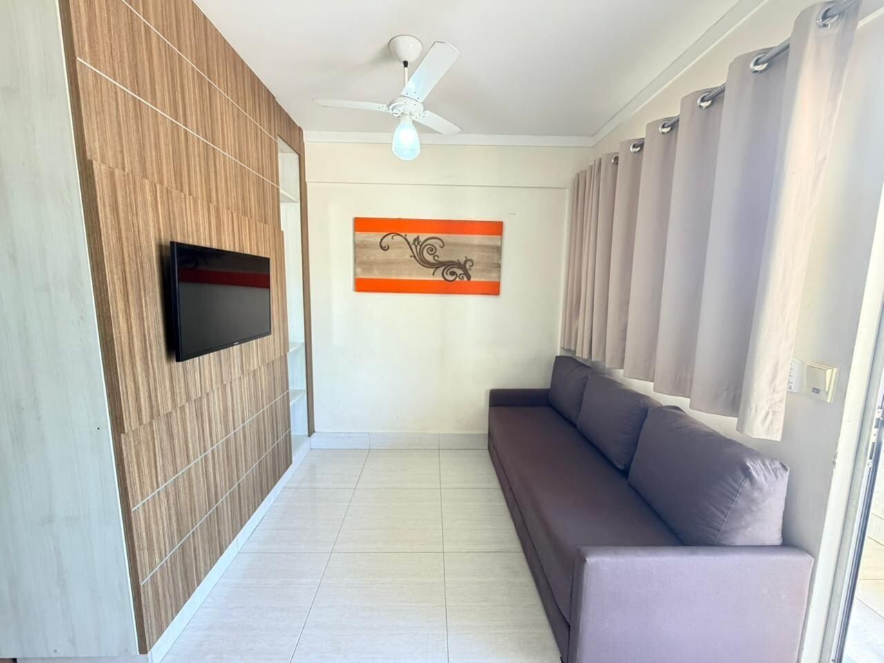 Apartamento | Sala de estar | Televisor LCD de 32 polegadas com canais por cabo, televisor 