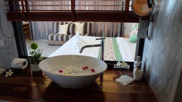 Quarto Duplo Deluxe, 1 cama de casal | Cortinas/cortinados opacos, Wi-fi grátis