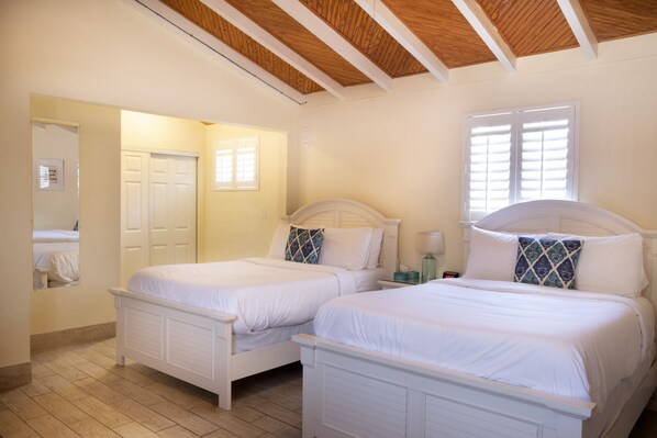 Quarto Duplo Superior, 2 camas de casal | Roupa hipoalergénica, cofre no quarto, ferro/tábua de engomar 