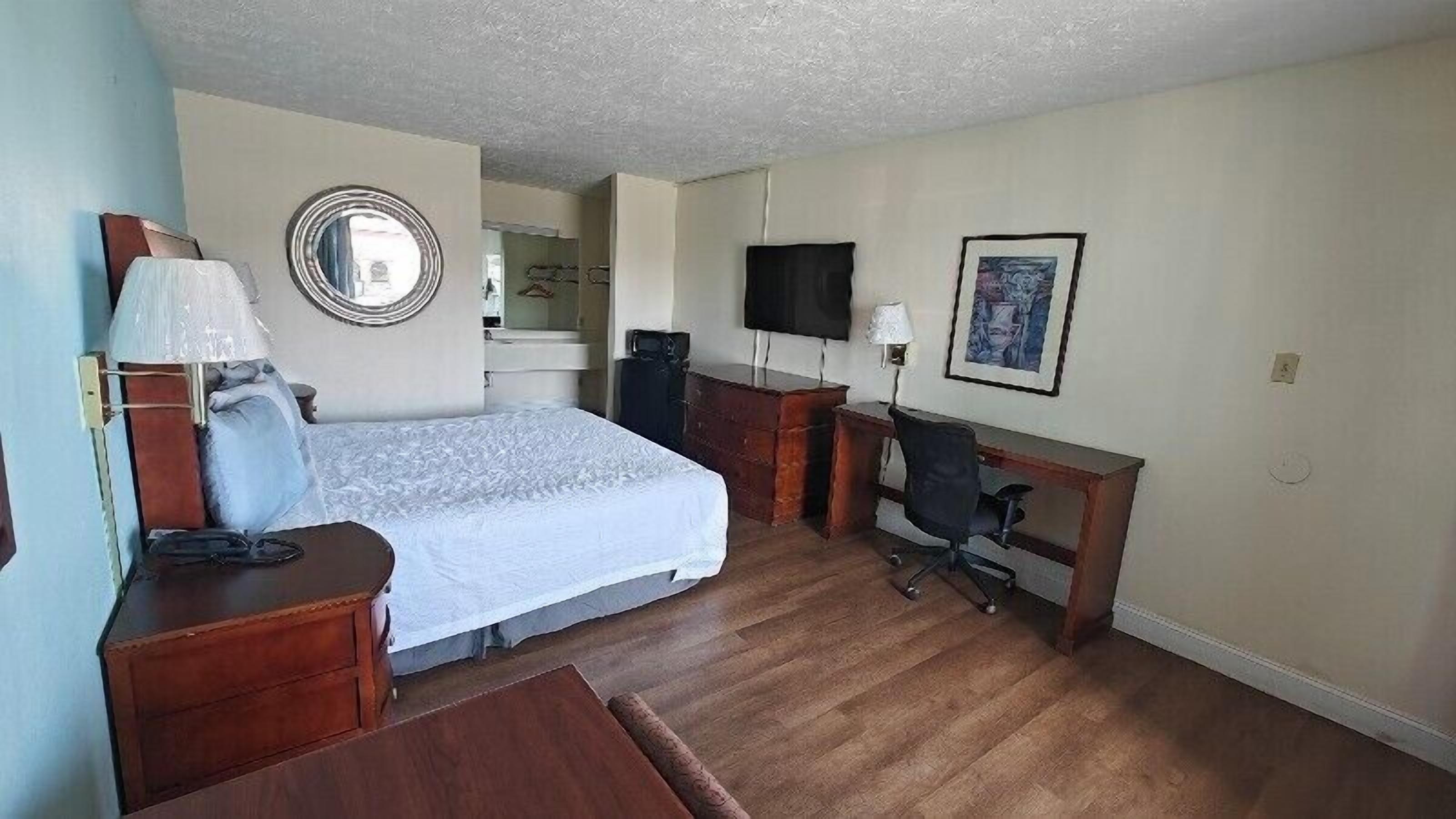 Quarto, 1 cama king-size, não fumadores | Secretária, Wi-fi grátis, roupa de cama fornecida 