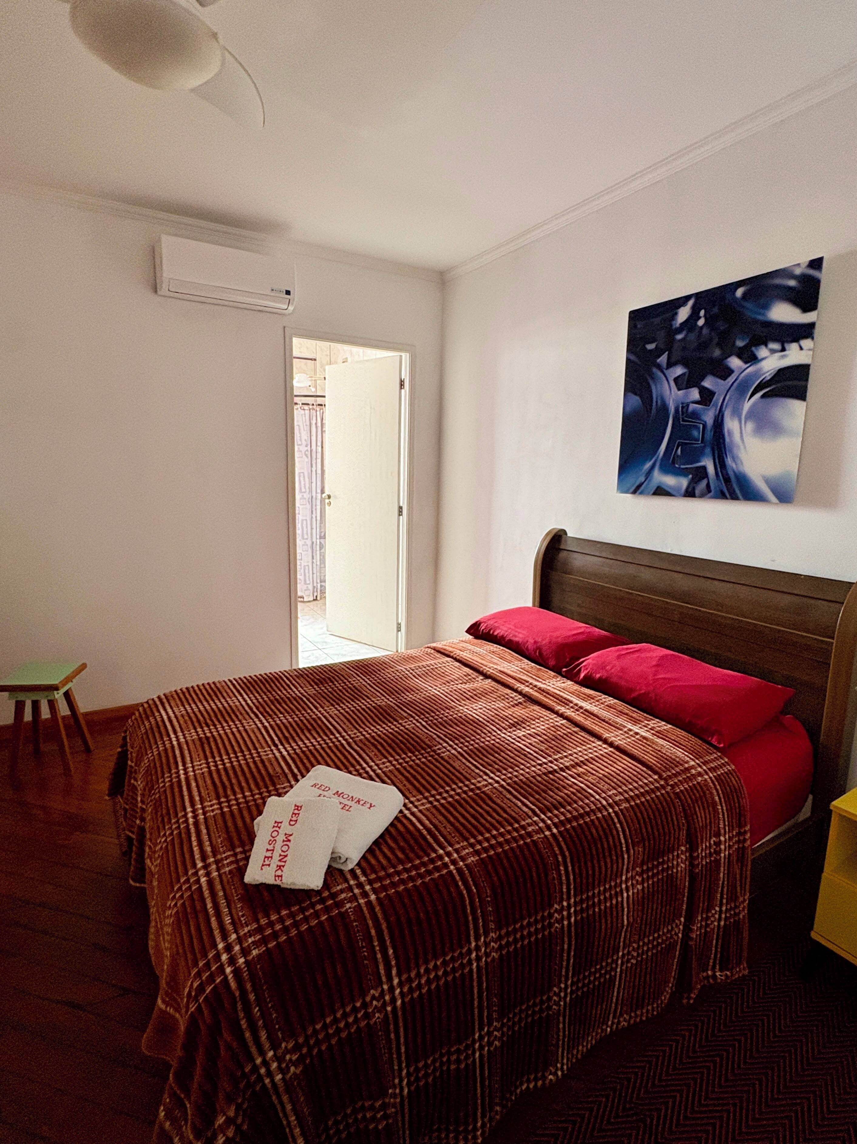Quarto Duplo | Wi-fi grátis, roupa de cama fornecida 