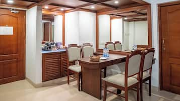 Suíte | 1 quarto, roupas de cama premium, frigobar, cofres nos quartos