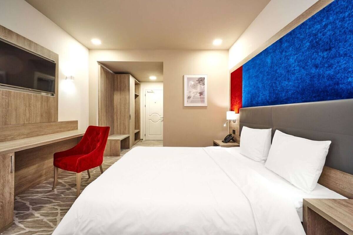 Quarto (Guest) | Roupas de cama premium, frigobar, cofres nos quartos, escrivaninha
