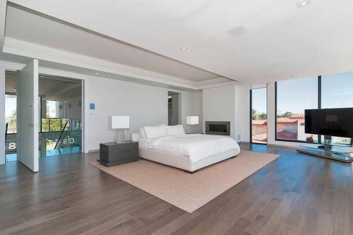 6 quartos, camas de colchão viscoelástico, minibar, secretária
