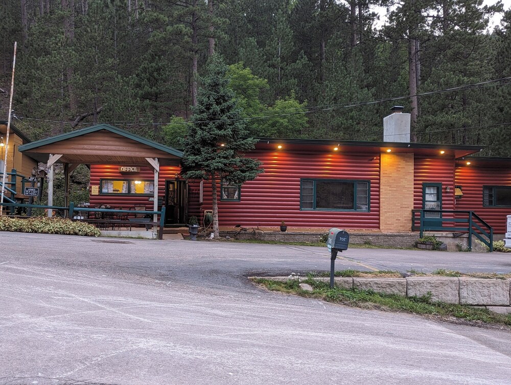 Ponderosa Pines Inn And Cabins - Deadwood, SD