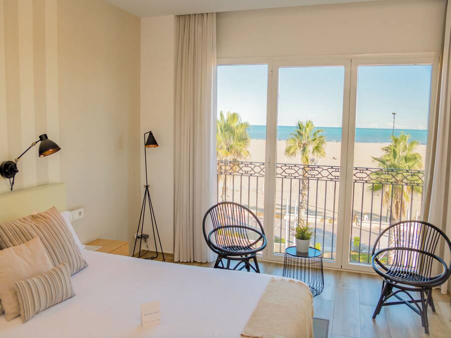 Quarto casal ou duplo luxo, vista para o mar | Roupas de cama premium, frigobar, cofres nos quartos, escrivaninha