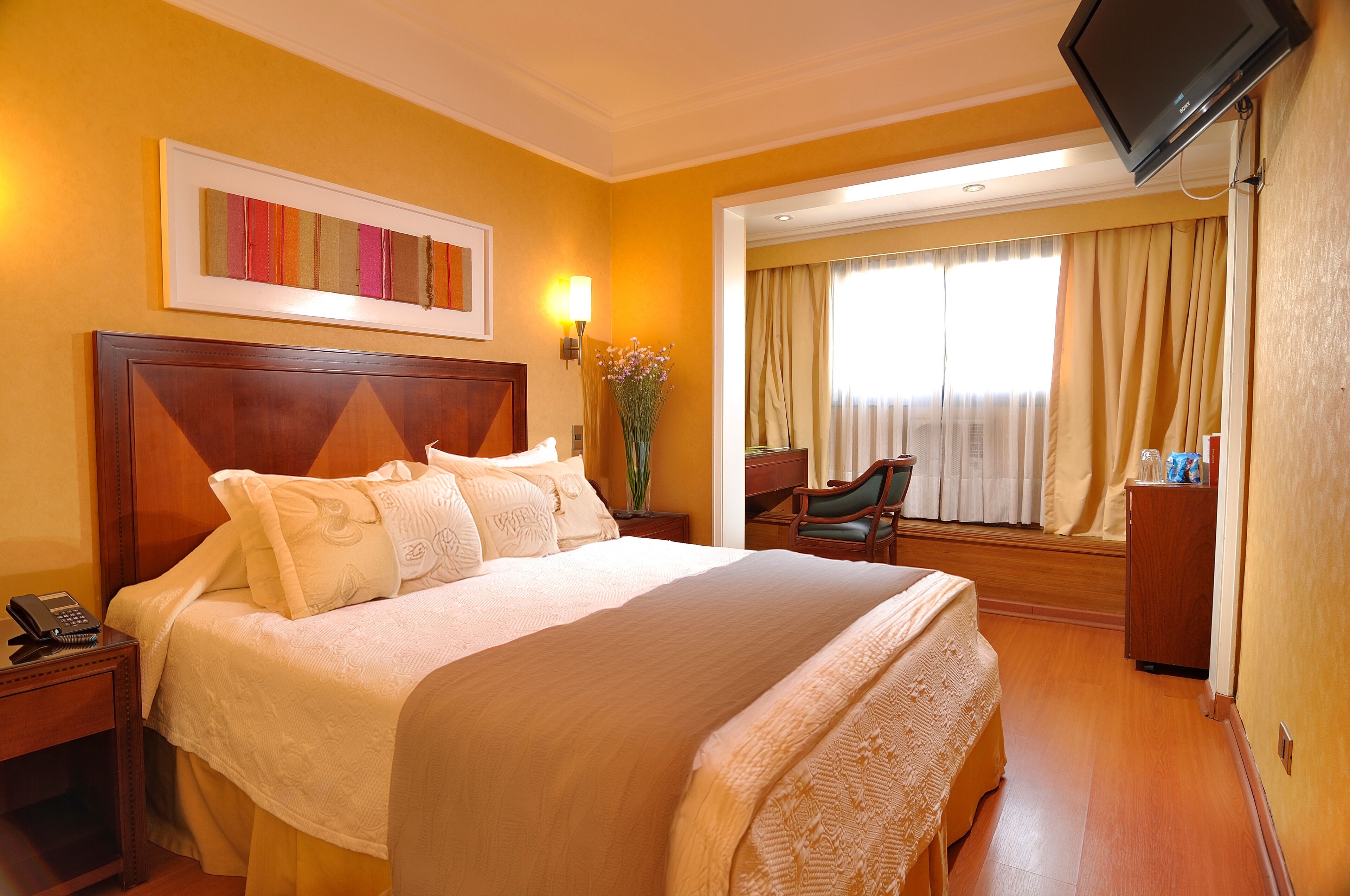 Frigobar, cofres nos quartos, Wi-Fi de cortesia, roupa de cama