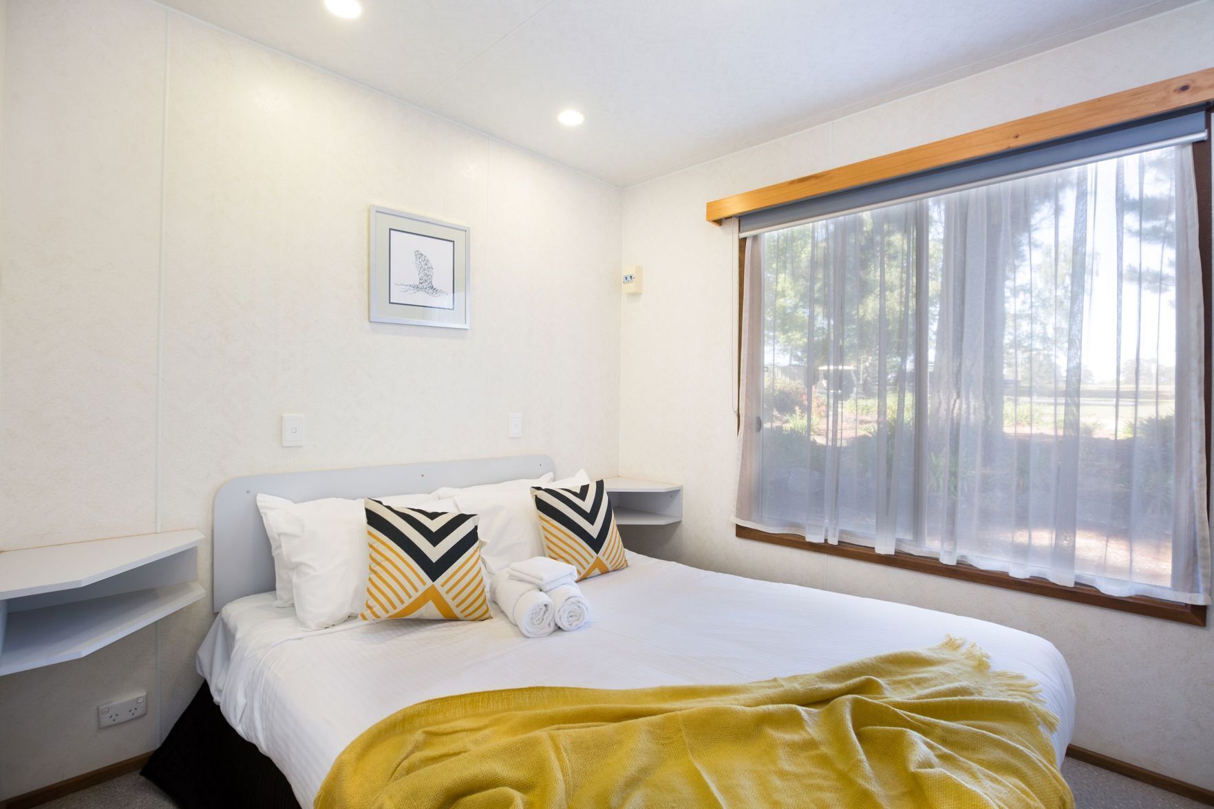 Com mobília individualizada, roupa de cama fornecida 