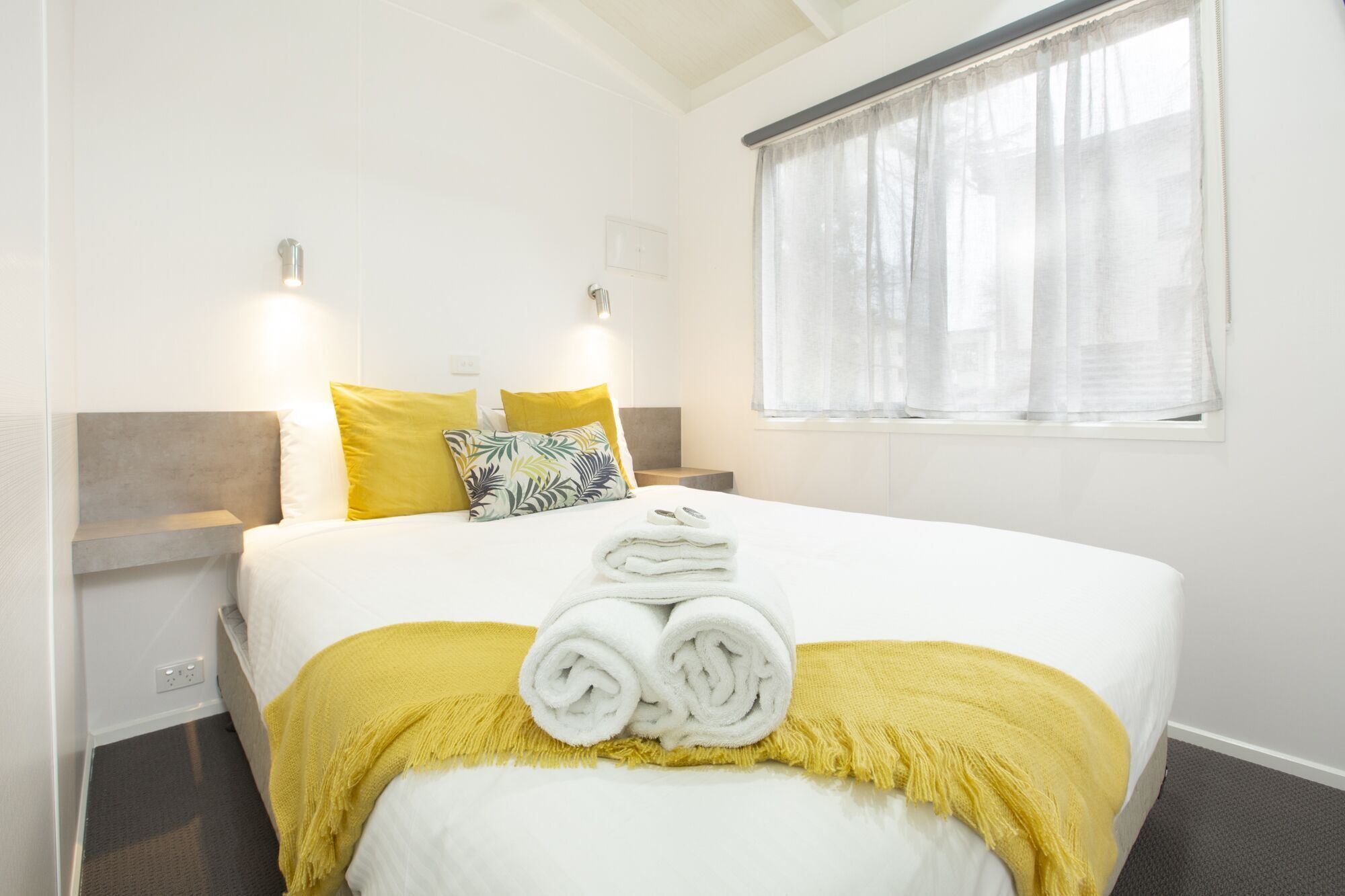 Com mobília individualizada, roupa de cama fornecida 