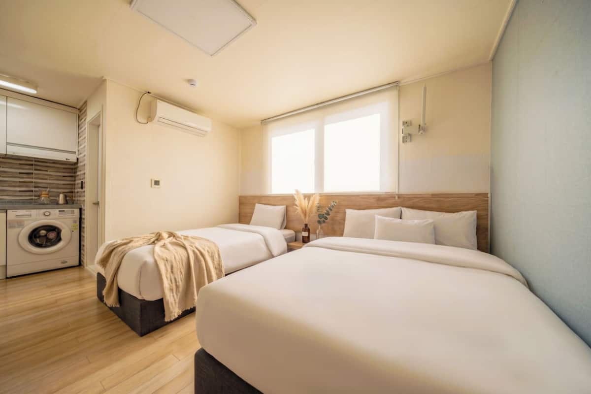 Quarto Twin Exclusivo, Vista para a cidade | Roupa hipoalergénica, edredões de penas, minibar grátis