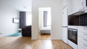 Apartamento Standard, 1 quarto | Sala de estar | TV de ecrã plano