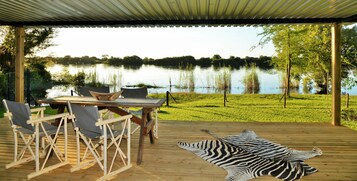 Casa exclusiva, 1 cama Queen, vista para o rio, no jardim | Vista do quarto