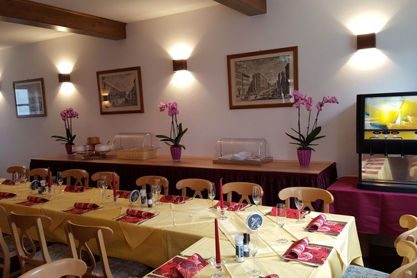 Pequenos-almoços, almoços, jantares servidos, cozinha italiana