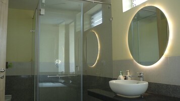 Maharaja Suite Sea Facing ( Roof Top ) | Casa de banho | Toalhas fornecidas 
