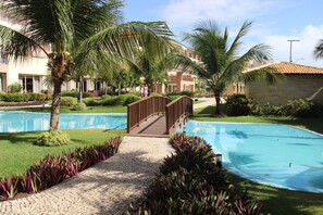 3 piscinas exteriores 