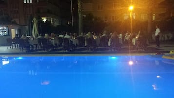 Pequenos-almoços, almoços, jantares servidos, cozinha internacional