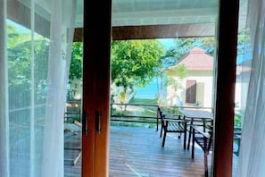 Espaço de trabalho para notebook, berços, Wi-Fi de cortesia