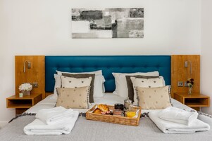 1 quarto, roupas de cama premium, escrivaninha, quartos à prova de som