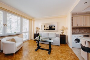 Apartamento, 1 quarto, varanda | 1 quarto, secretária, ferro/tábua de engomar, Wi-fi grátis 