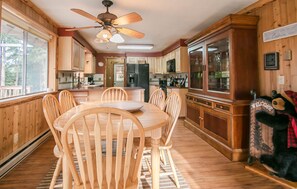 Casa Standard, 3 Quartos | Refeições no quarto