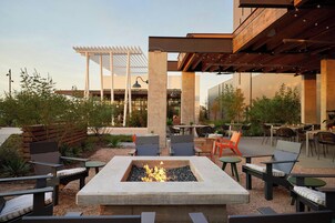 Pequenos-almoços, almoços, jantares servidos, cozinha do sul dos EUA 